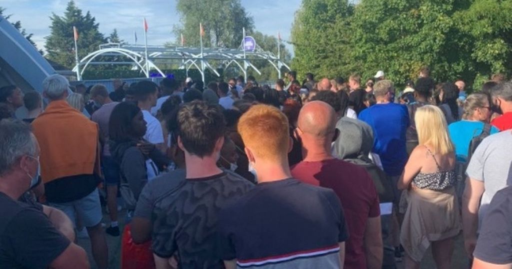 Thorpe park 'stabbing' incident sees police put theme…