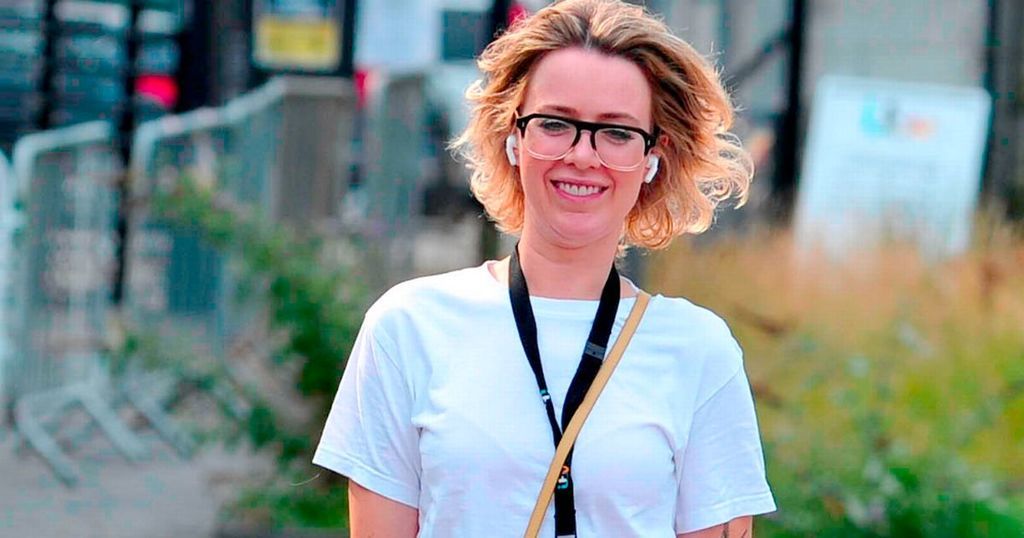Corrie's Sally Carman shows off rarely-seen sleeve…