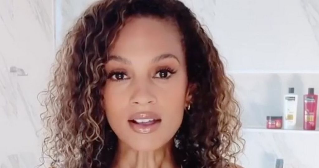 Alesha Dixon shows off her gorgeous natural curls and…