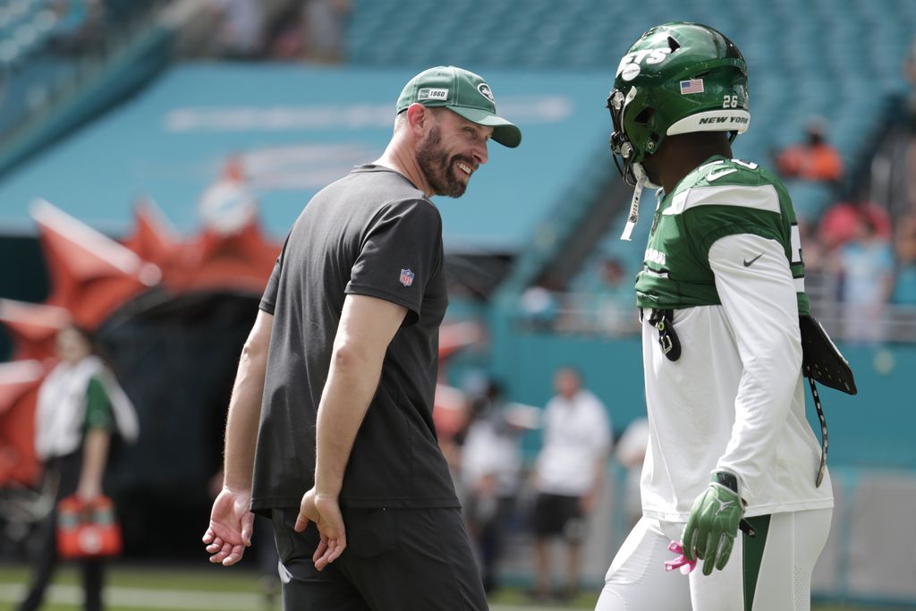 Jets’ first unofficial depth chart contains little…
